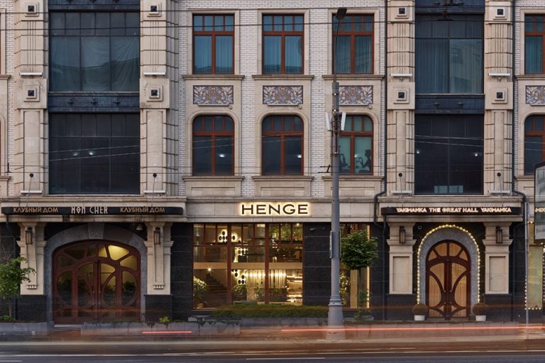 HENGE: first monobrand showroom in Moscow //DESIGN - THE Stylemate