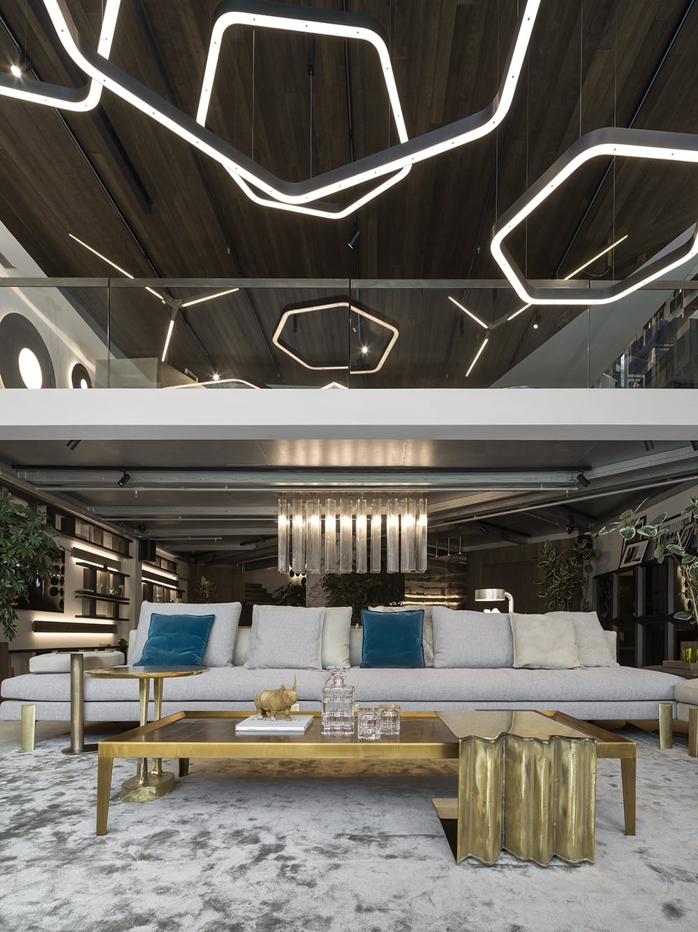 HENGE: first monobrand showroom in Moscow //DESIGN - THE Stylemate