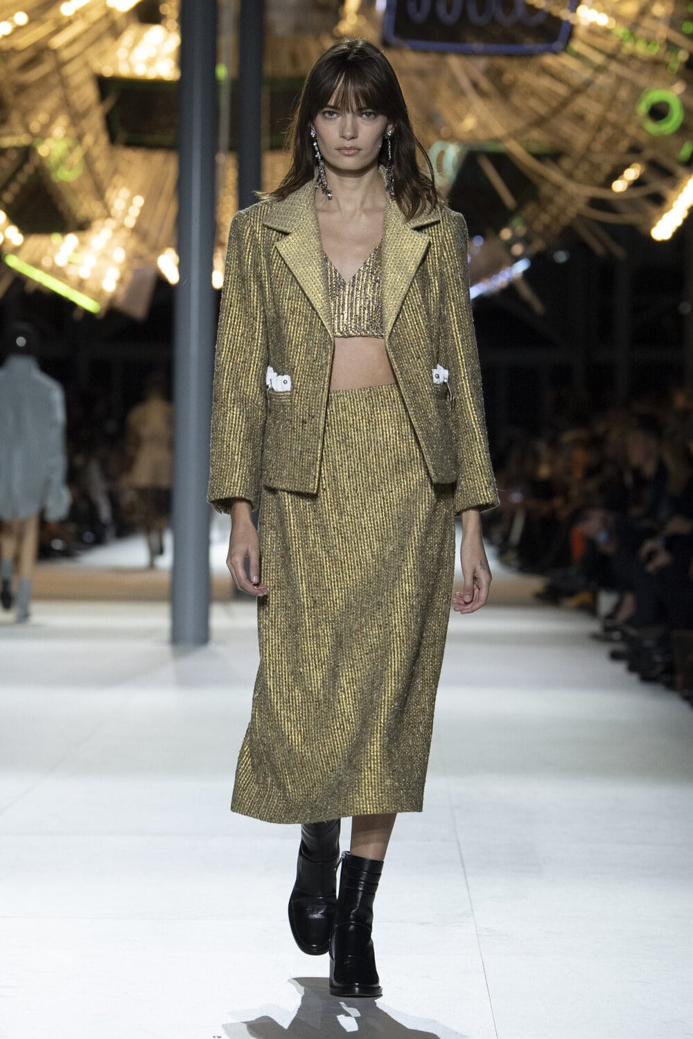 Louis Vuitton: Women’s Fall-Winter 2024 Fashion Show Collection - THE ...