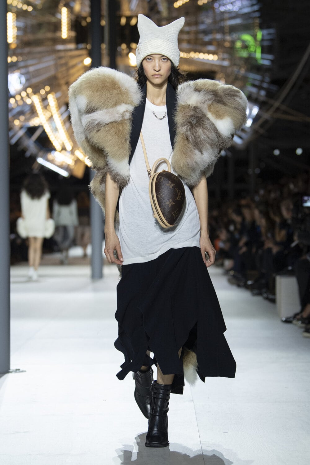 Louis Vuitton: Women’s Fall-Winter 2024 Fashion Show Collection - THE ...