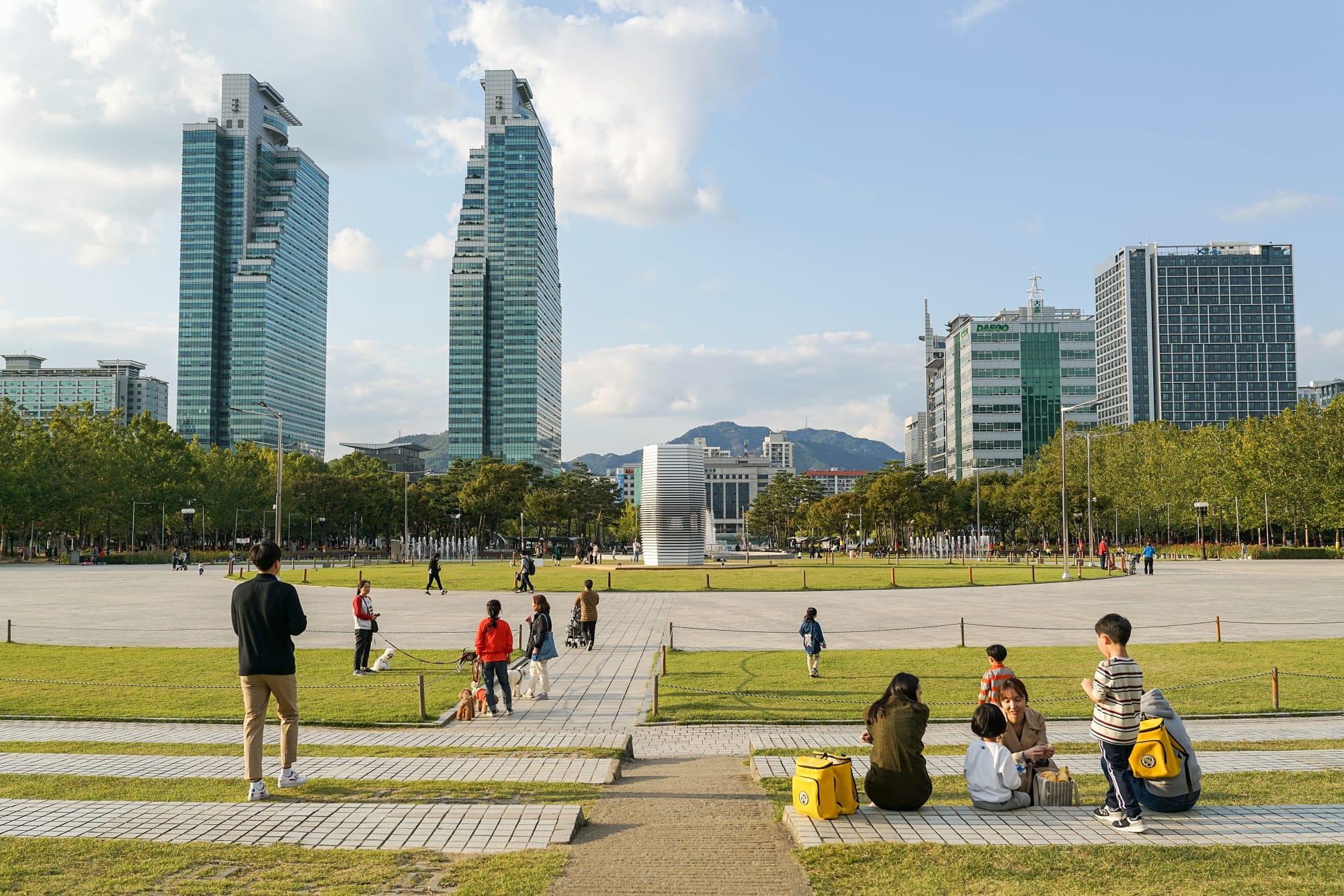 Smog Free Tower: world's first smog vacuum cleaner - THE Stylemate